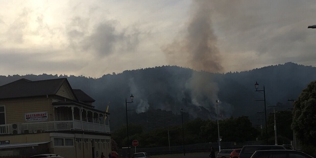 Massive scrub fire raging in Ngaruawahia