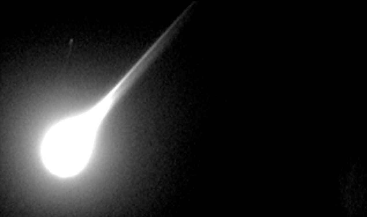 Meteor flashes across South Island