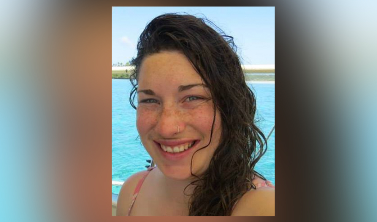 Volunteers, police scour beach suburb for missing woman