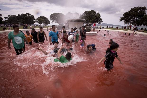 Fountain water colour change caused by cordial or red dye