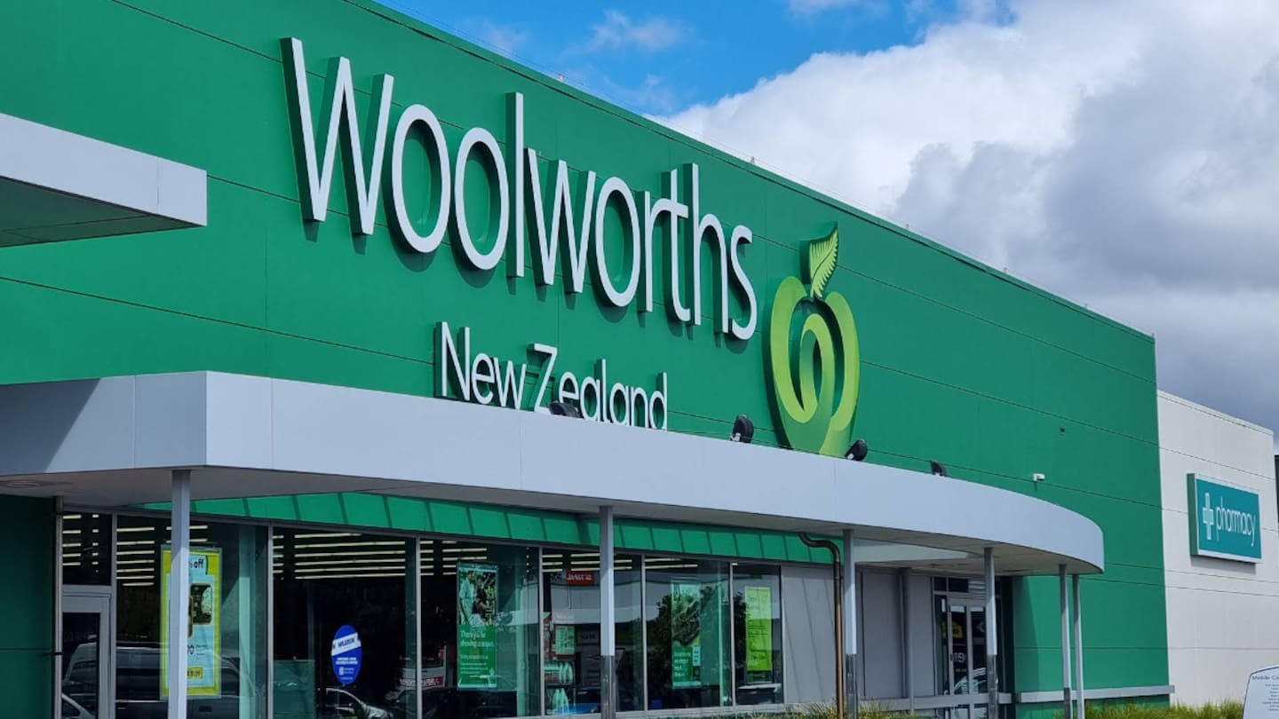'They just left us high and dry': Woolworths fault hits prepaid orders