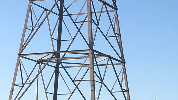 Man climbs 25m up power pylon with no safety gear