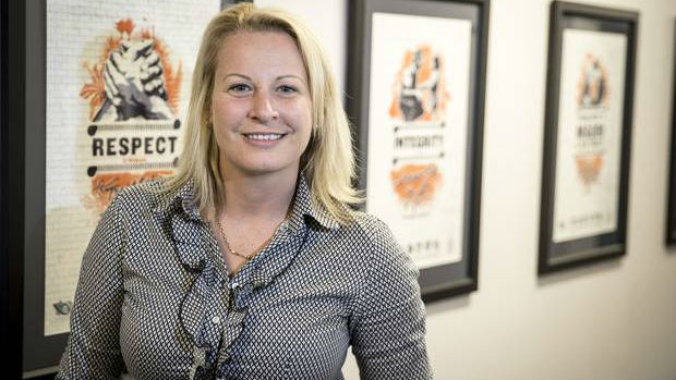 Detective Sarah Cato begins treatment for her incurable cancer