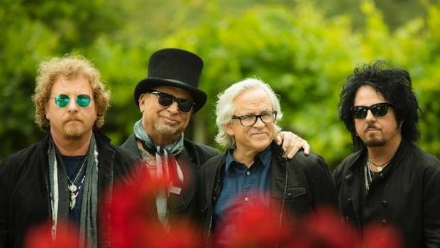 Hold the wine: Drunken crowd overshadows Toto concert