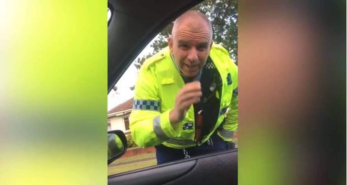 Police forced to apologise after officer's antics at traffic stop