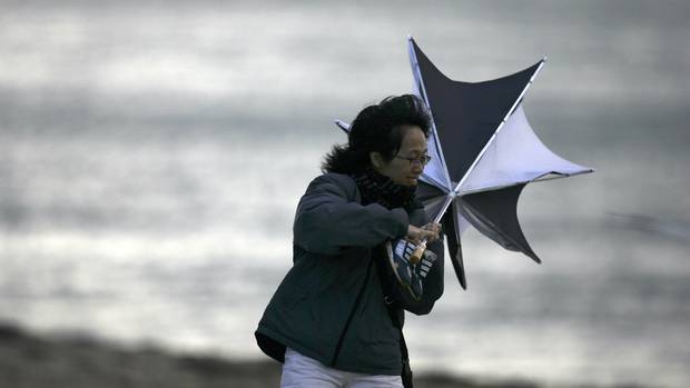 'Extreme' wind cuts power to 4500 in South Island
