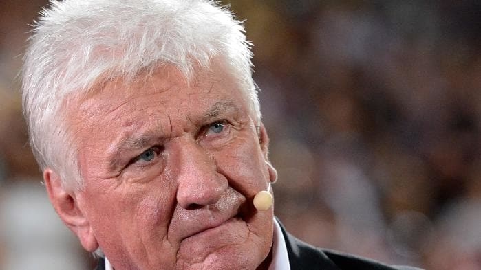 Legendary NRL commentator Ray Warren speaks to Martin Devlin