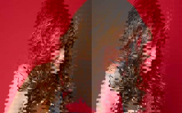 Country music star Kaylee Bell performs live in studio