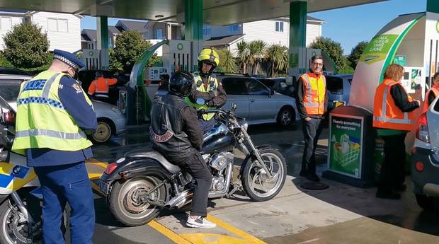 Watch: Gang prospect's dispute with police while getting free BP petrol