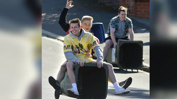 Police criticise Dunedin wheelie bin riders