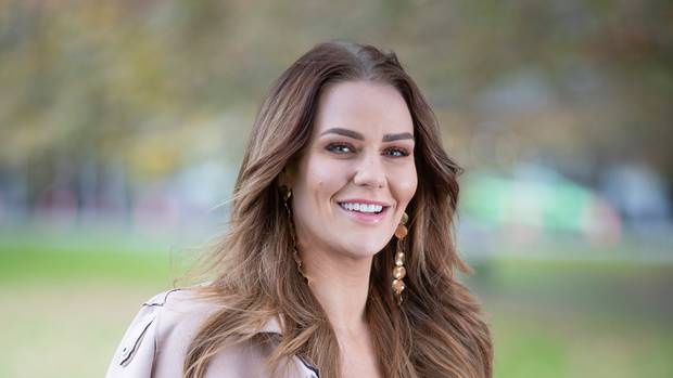 Weight loss influencer Simone Anderson releases new cookbook