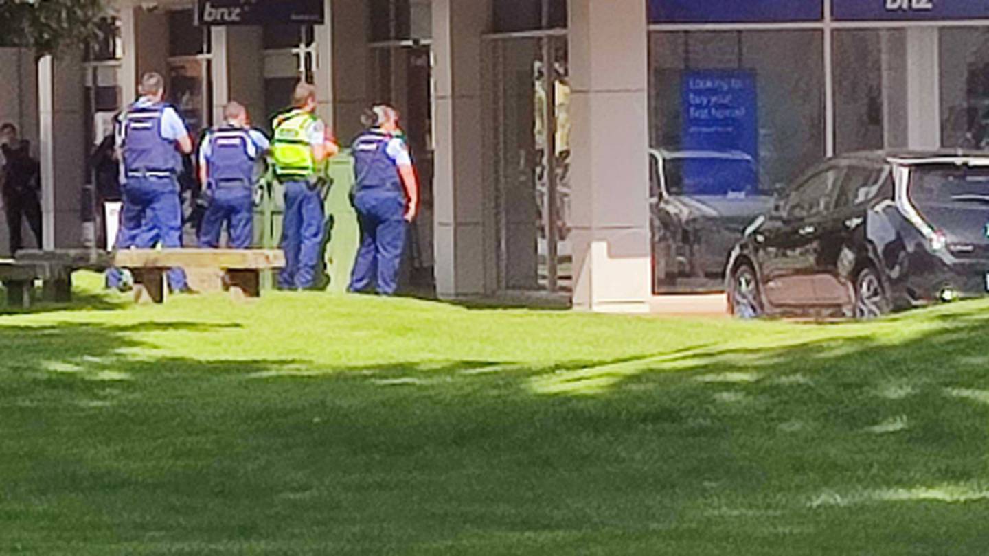 ‘Help! Police help me!’: Customers held hostage at Rotorua bank