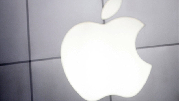 Vintage Apple computer fetches $1m+ at auction