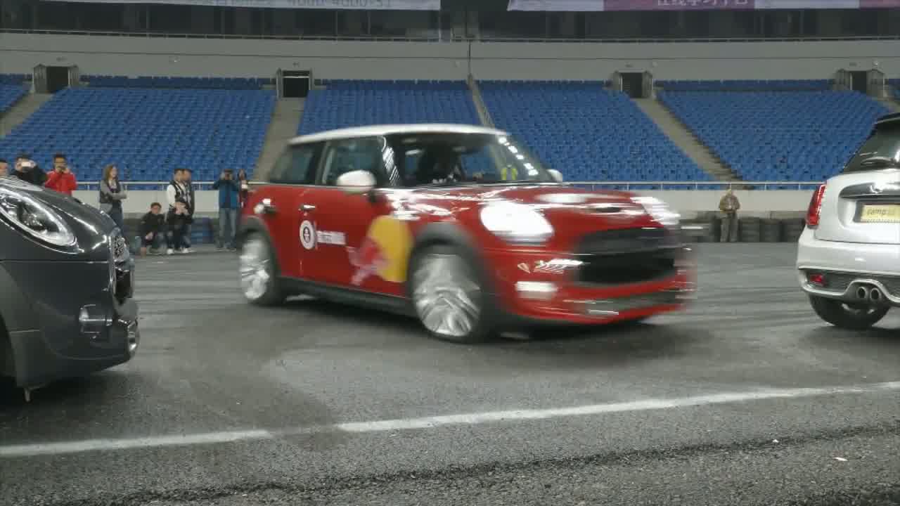 VIDEO: Tightest parallel park world record broken
