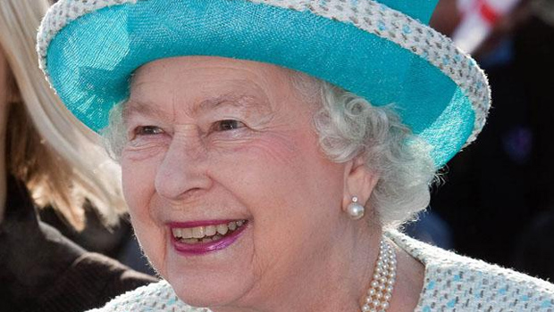 Queen recieves equestrian accolade