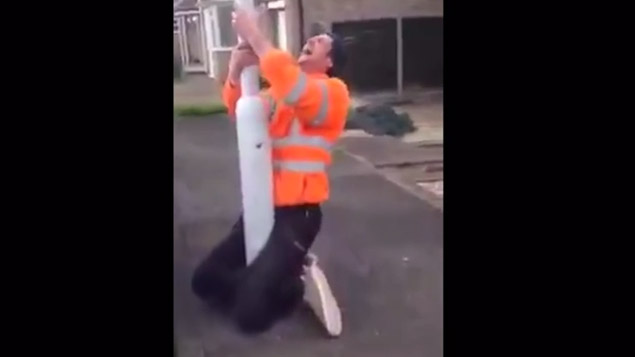 VIDEO: Stuck On A Lamp Post Prank