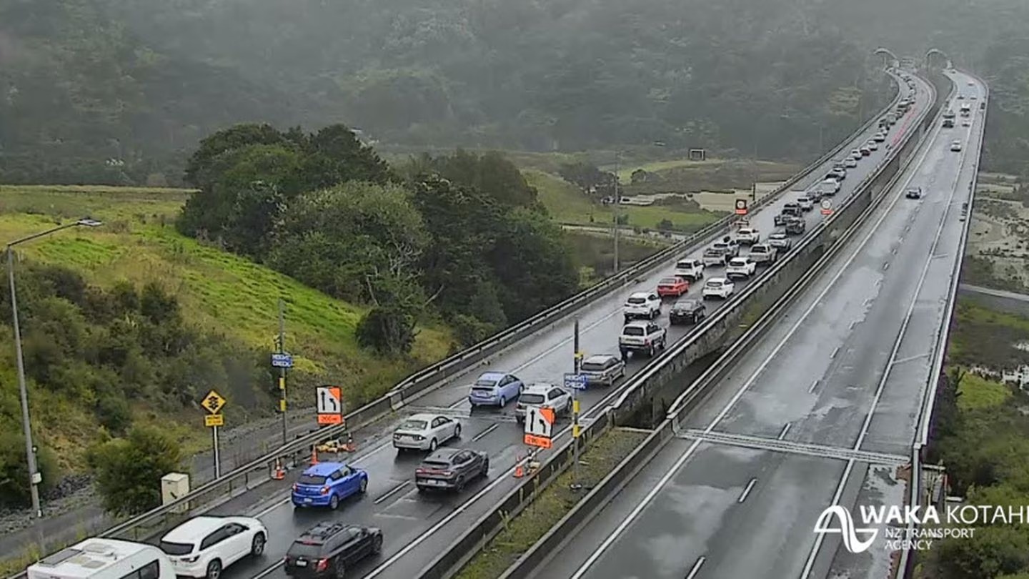 Holiday gridlock: Stretch of SH1 closed due to serious crash