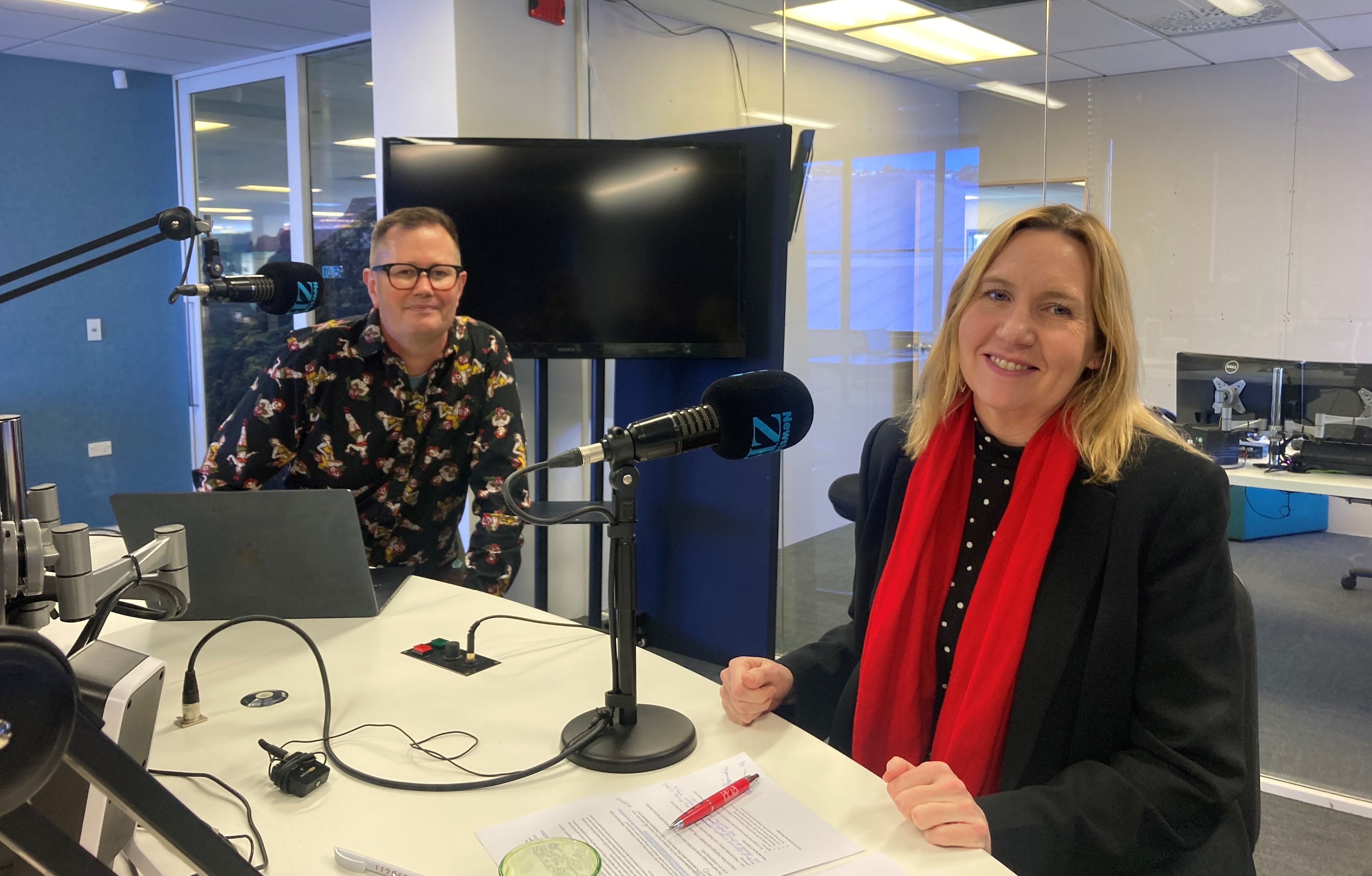 Fleur Fitzsimons and Bryce Edwards debate whether MPs should criticise ...