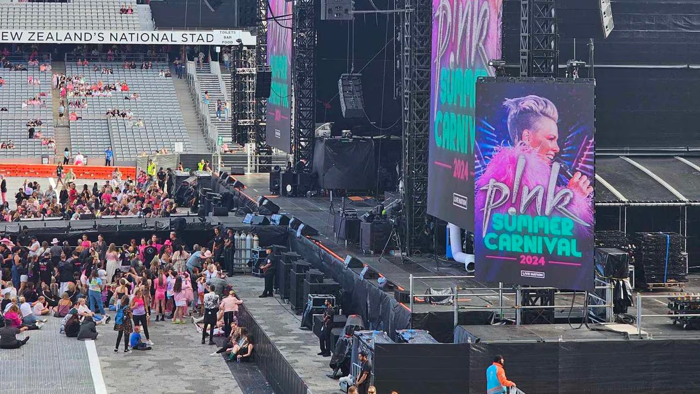 Would you pay $550 for this view of Pink? VIP tickets disappoint New ...