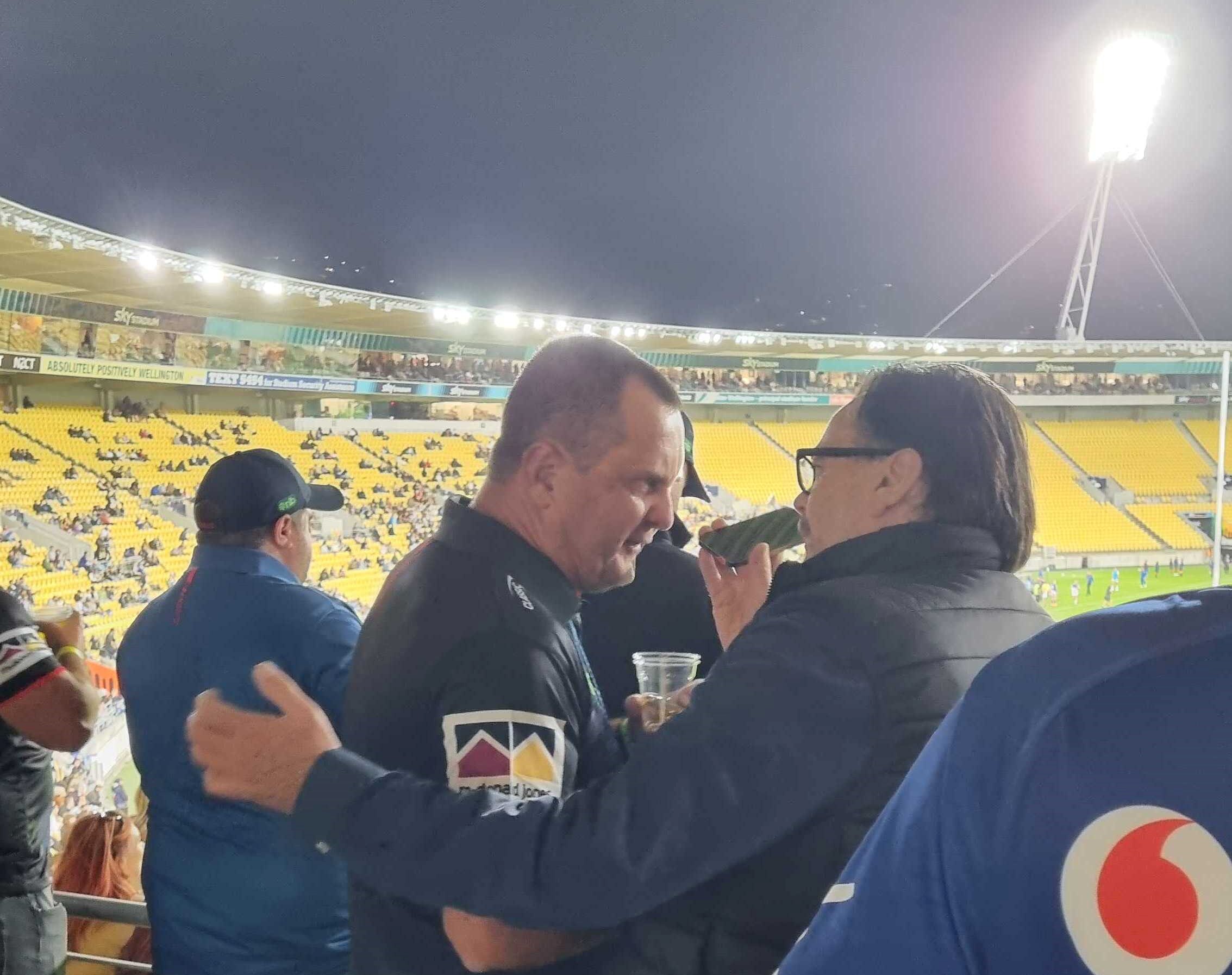 Nick Mills chats to Australian fans at Warriors v Newcastle Knights