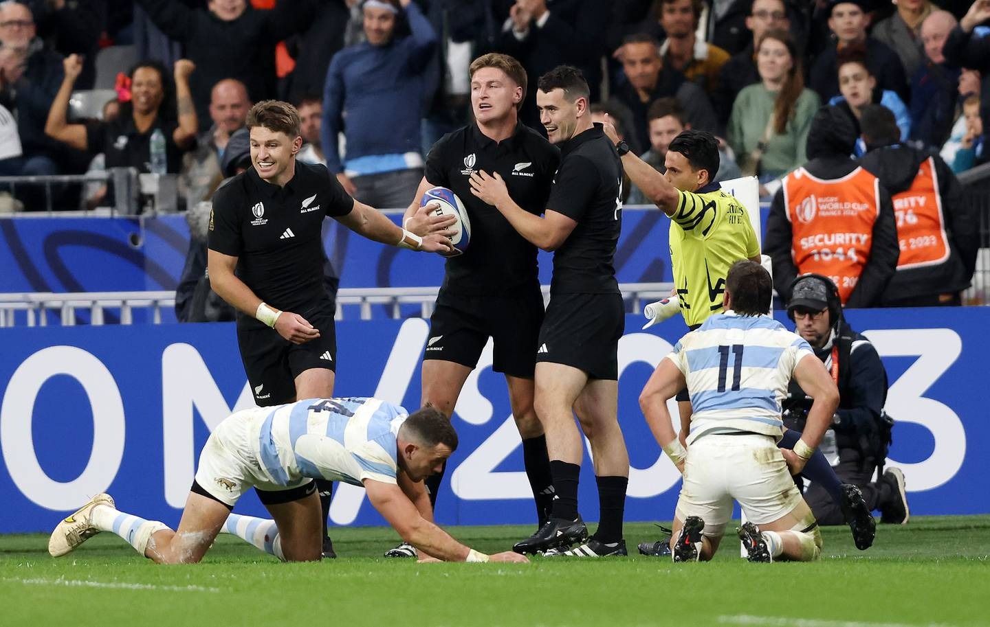 "Pretty comprehensive victory" - former All Black Ant Strachan