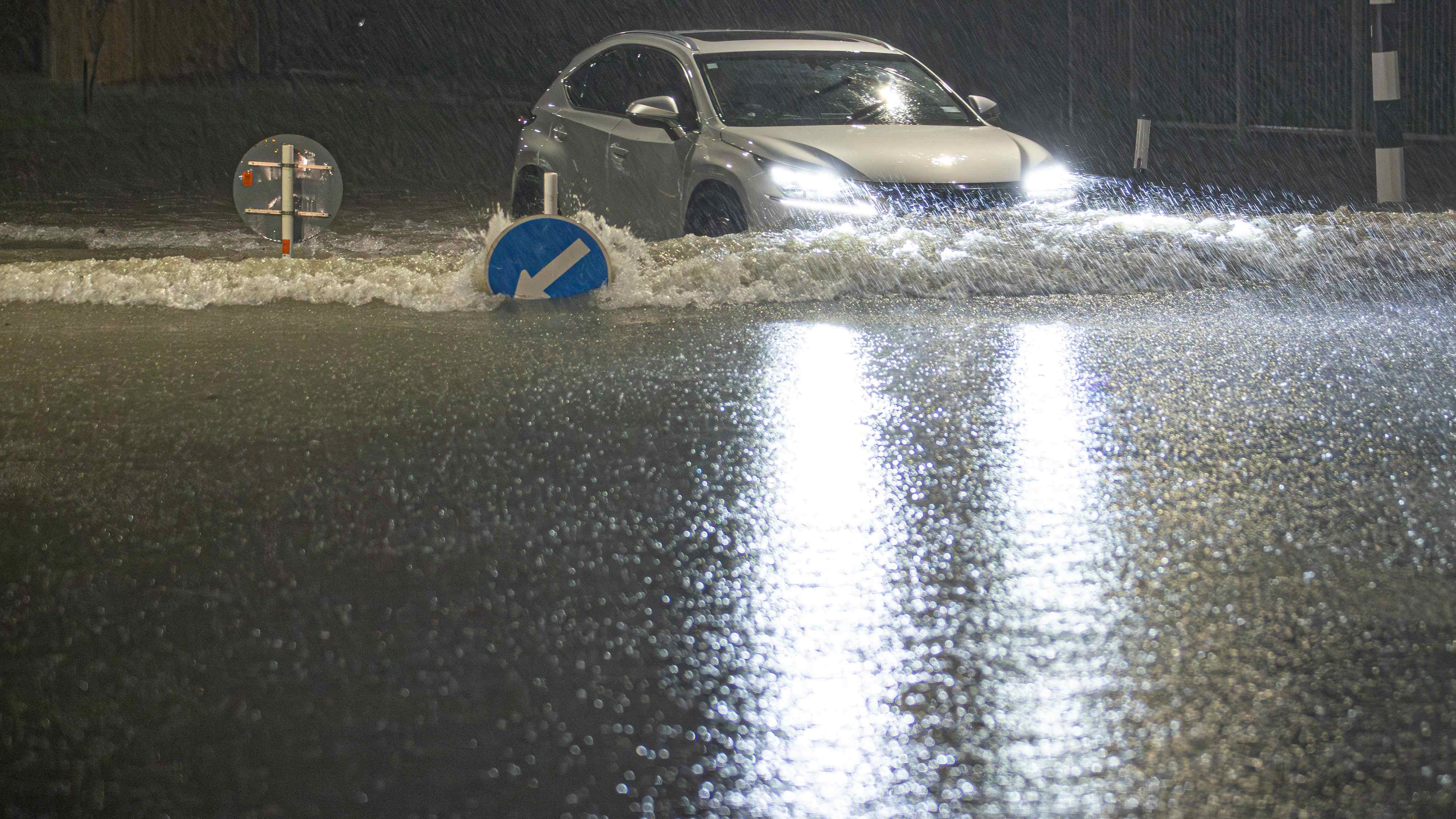Cyclone Tam live updates: Civil Defence centre set up in Auckland after ...