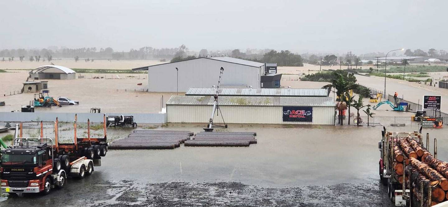 Dargaville locals wake to early morning call to evacuate as floodwaters ...