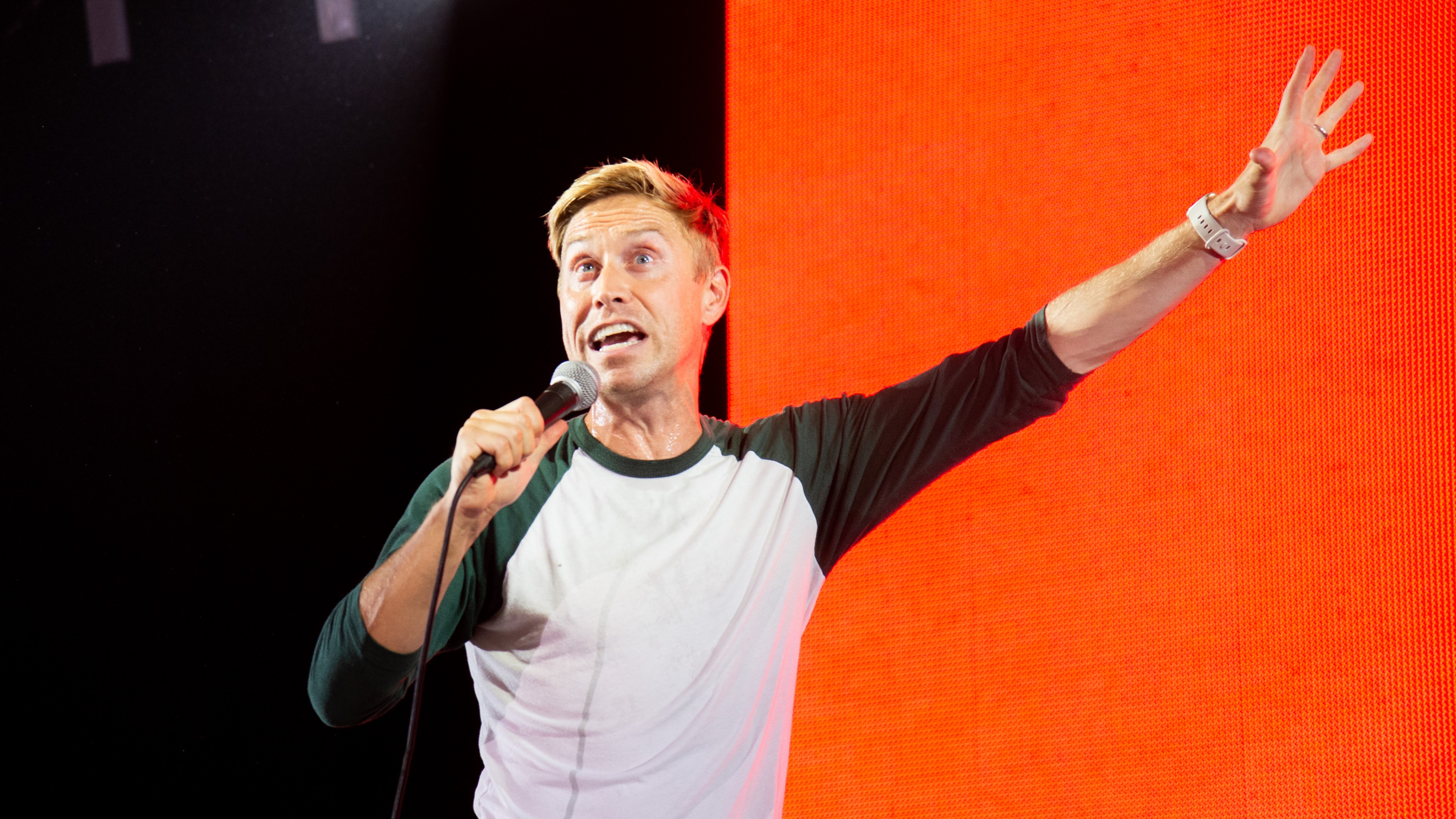 Russell Howard brings observation and comedic chops to the nation’s ...