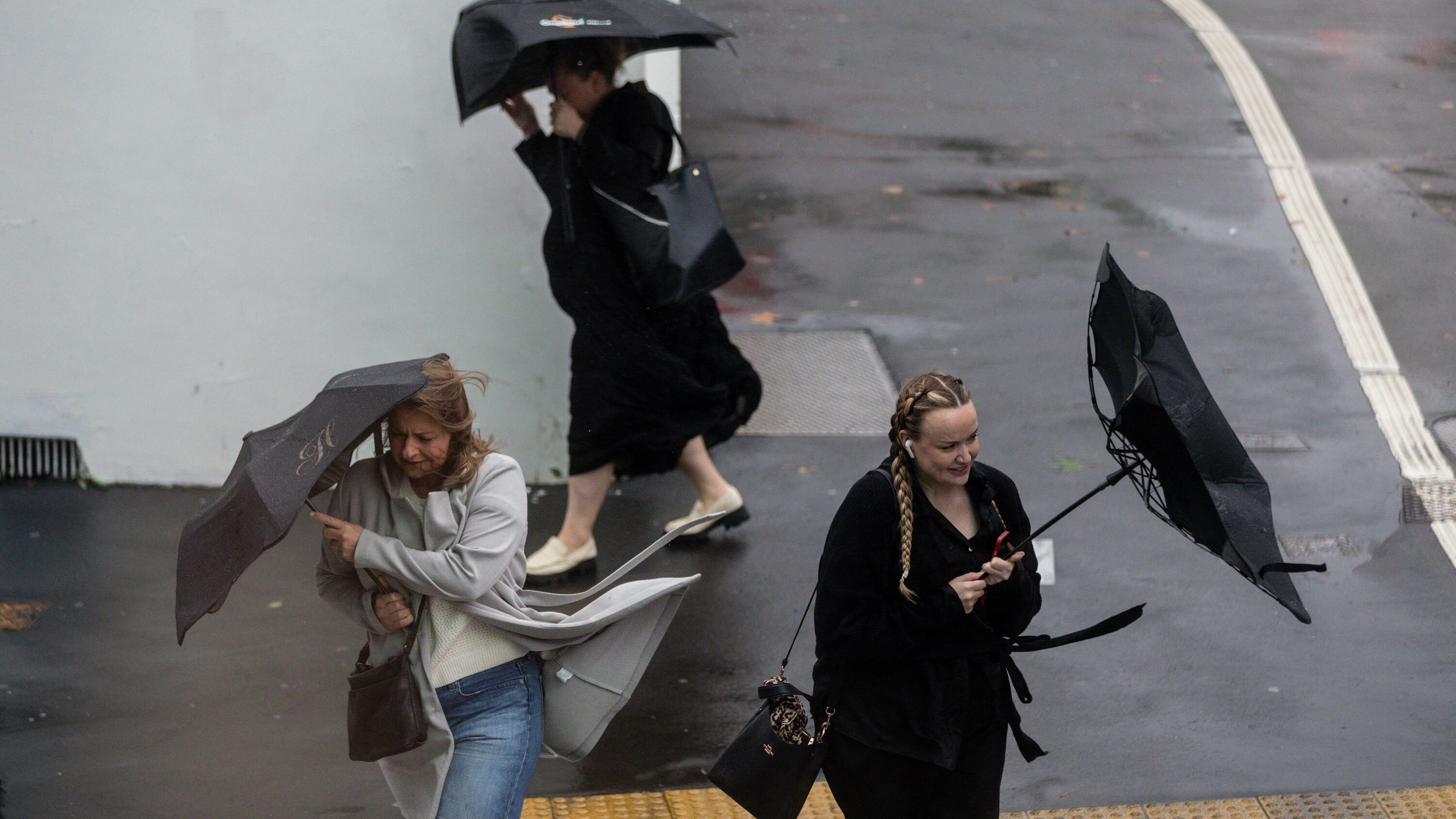 Weather: Atmospheric river to bring 140km/h winds and heavy rain to ...