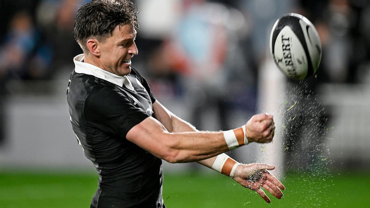 All Blacks bounce back and beat Argentina 42-10